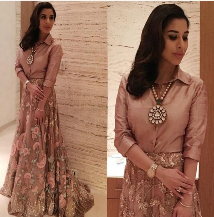 Dress Up For The Dandiya Nights With These Trendy Lehengas Collection ...